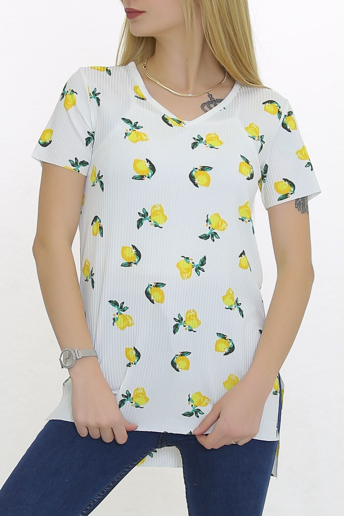 Beyaz Sarı Desenli Yırtmaçlı Tişört - Remiss | ElbiseBul