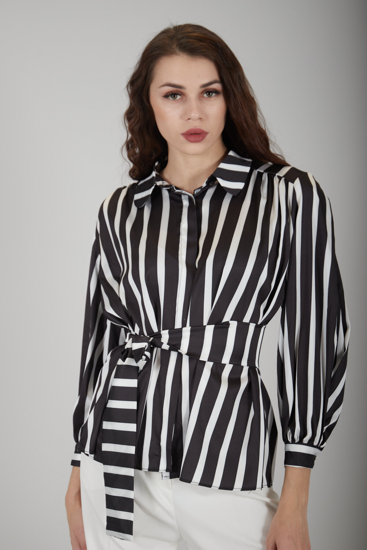 Siyah Renk Bloklu Saten Bluz - Ardanewline | ElbiseBul