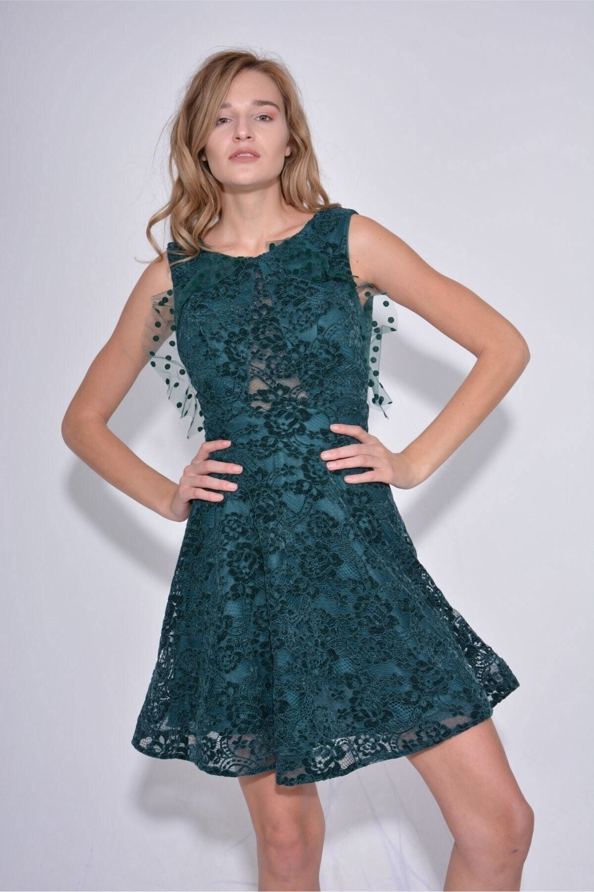 Yeşil Göğüs Detaylı Kloş Etekli Kadife Dantel Mini Abiye Elbise ...