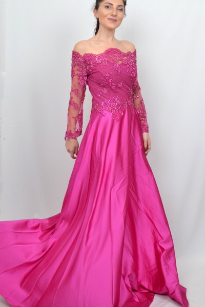 Pembe Madonna Yaka Kuyruk Detay Uzun Abiye Elbise | Bellazon